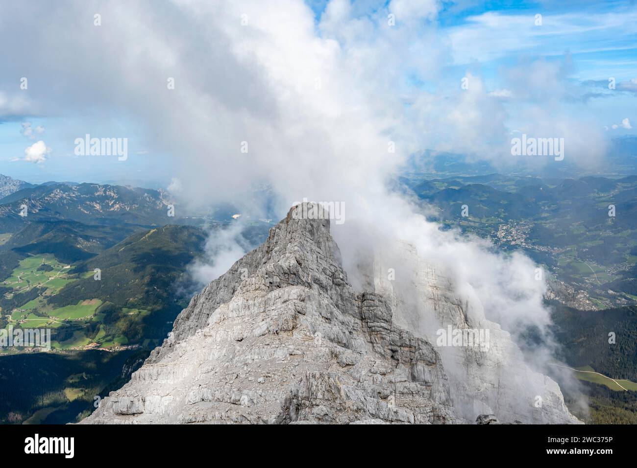 Rocky narrow mountain ridge with summit Watzmann Hocheck, view from ...