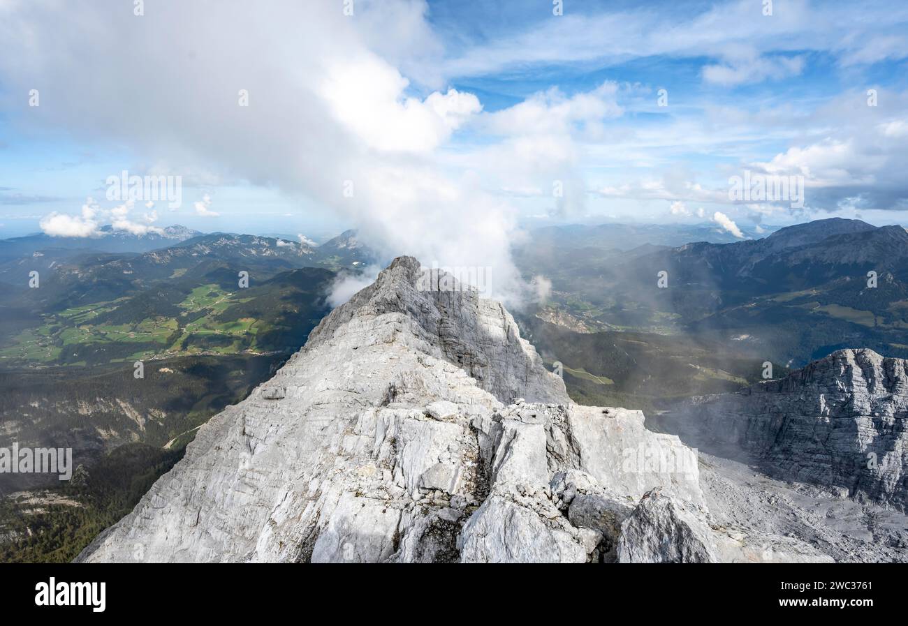 Rocky narrow mountain ridge with summit Watzmann Hocheck, view from ...