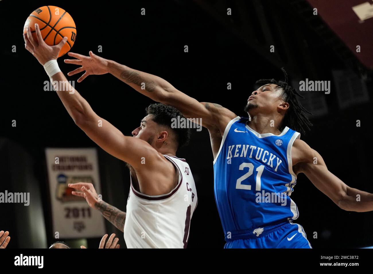 Texas A&M guard Jace Carter (0) makes basket past Kentucky guard D.J ...