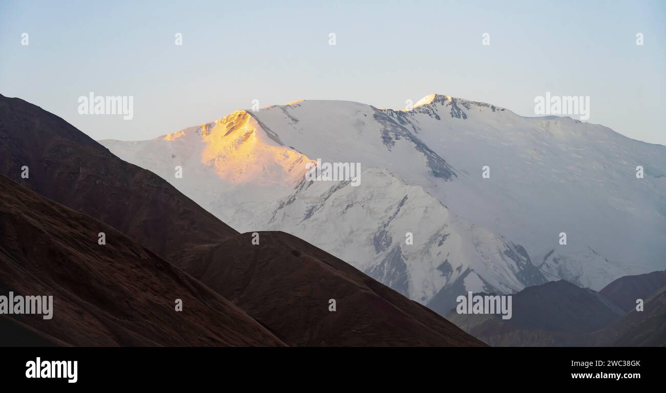 Sunrise at Lenin Peak, Trans Alay Mountains, Pamir Mountains, Osh ...