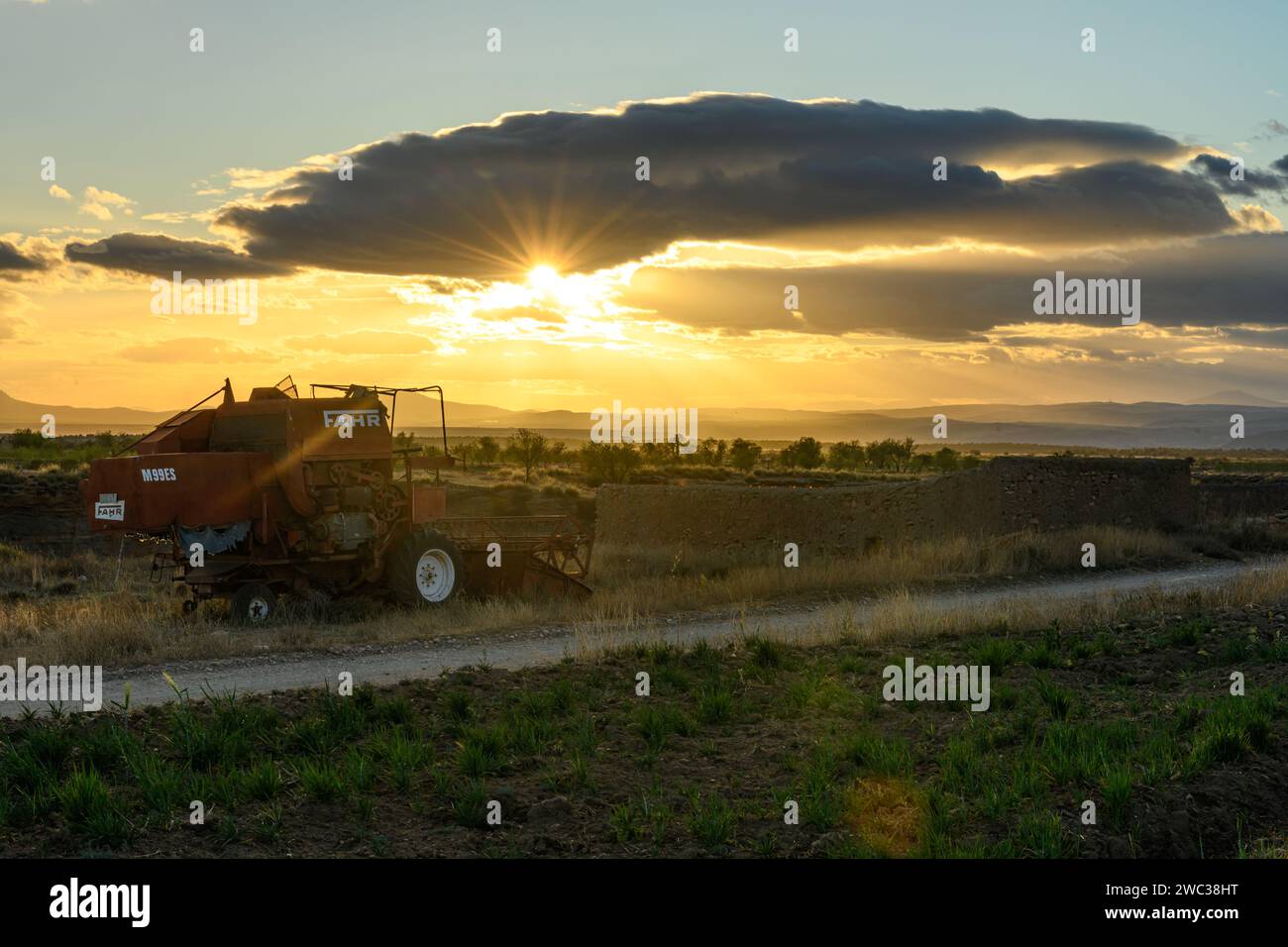 Vintage combine harvester hi-res stock photography and images - Alamy