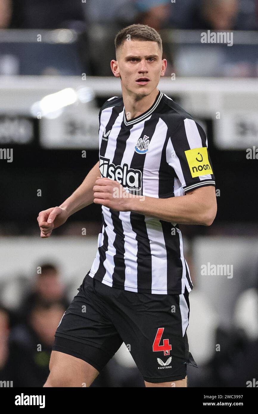 Sven Botman of Newcastle United during the Premier League match ...