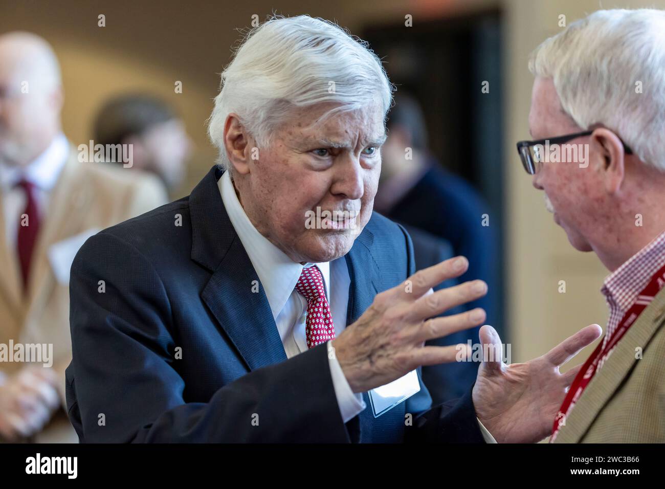 Former Alabama director of athletics Bill Battle arrives before new ...