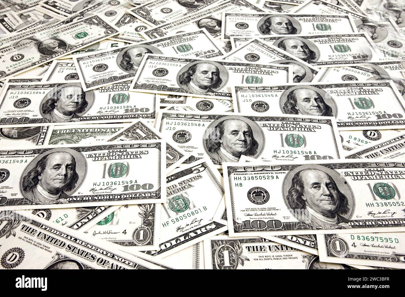 100 dollar notes hi-res stock photography and images - Alamy