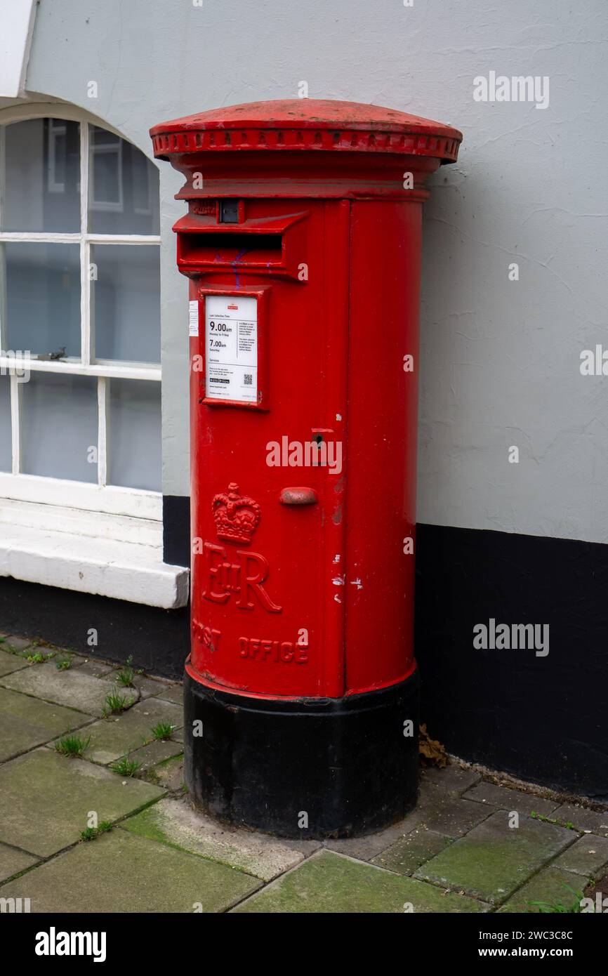 British letter box hi-res stock photography and images - Alamy