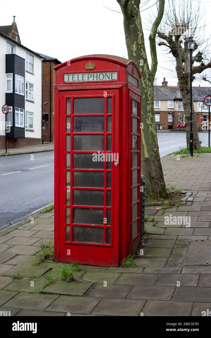 Traditional British red telephone box in Saffron Walden High Street ...