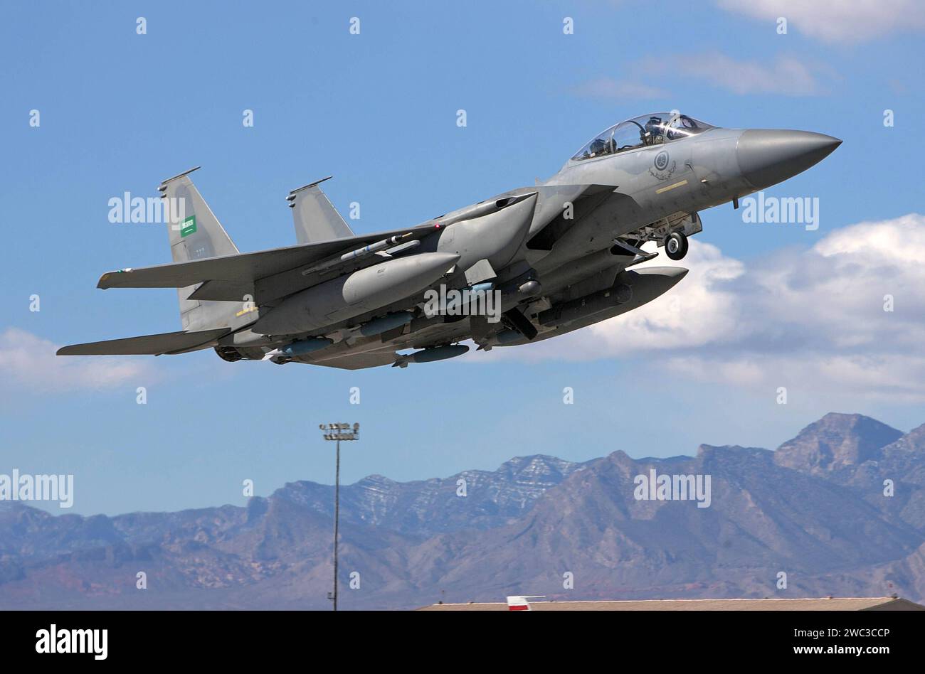 Ein Kampfflugzeug der Royal Saudi Air Force RSAF vom Typ McDonnell ...