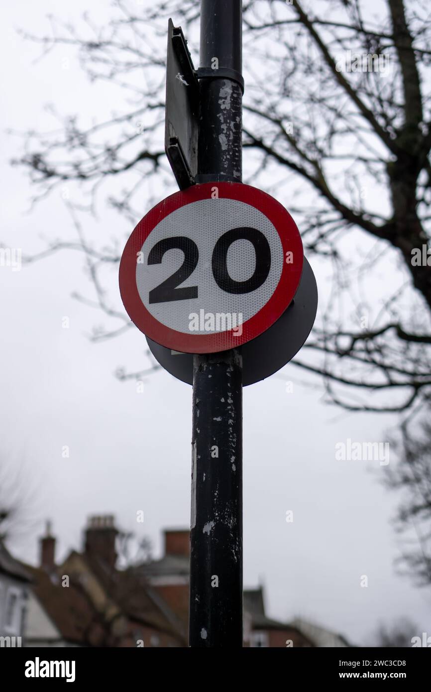 20mph speed limit sign hi-res stock photography and images - Alamy