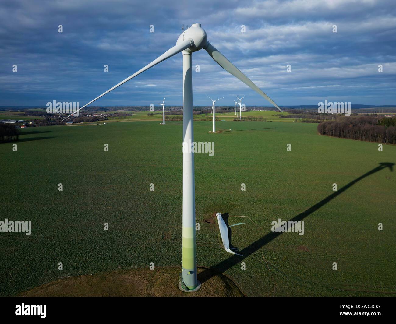 Broken wind turbine hi-res stock photography and images - Alamy