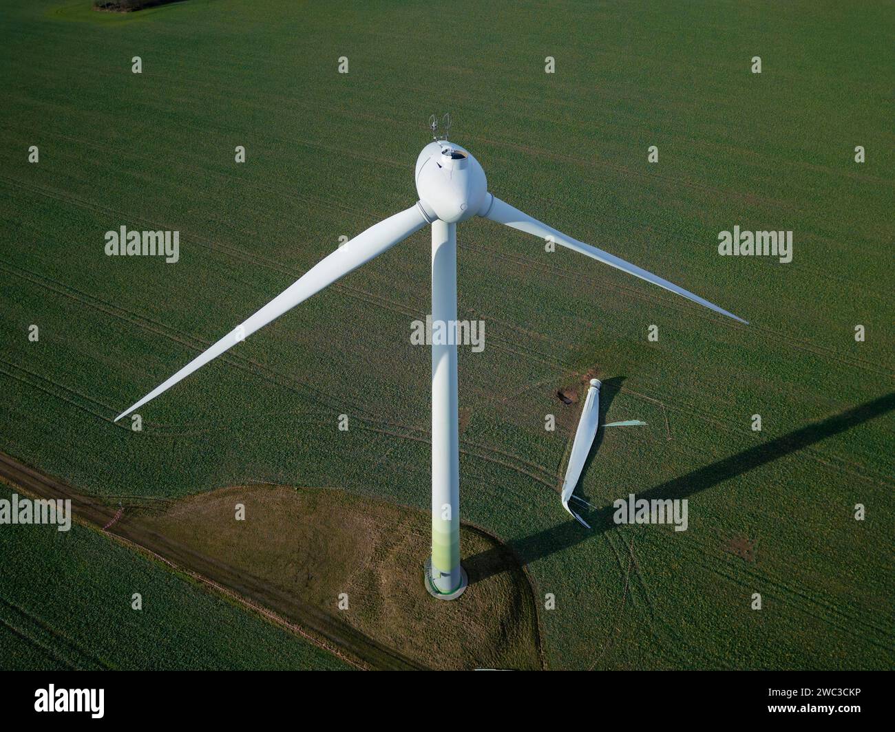 Broken wind turbine hi-res stock photography and images - Alamy