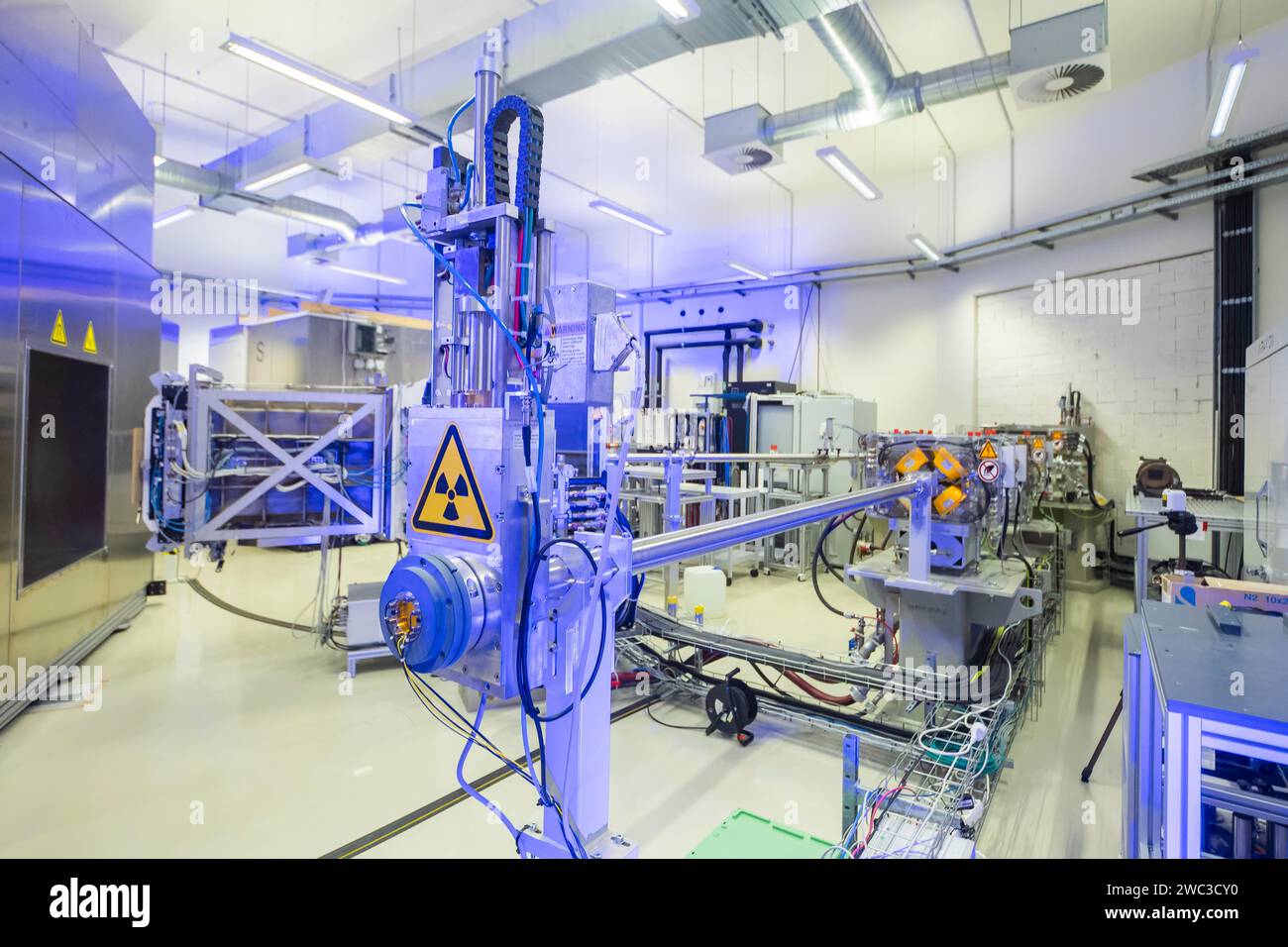 Proton therapy hi-res stock photography and images - Alamy