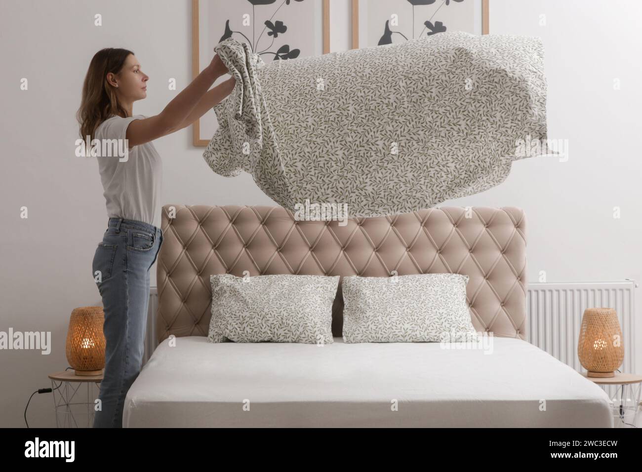 Cleaning bed hi-res stock photography and images - Alamy