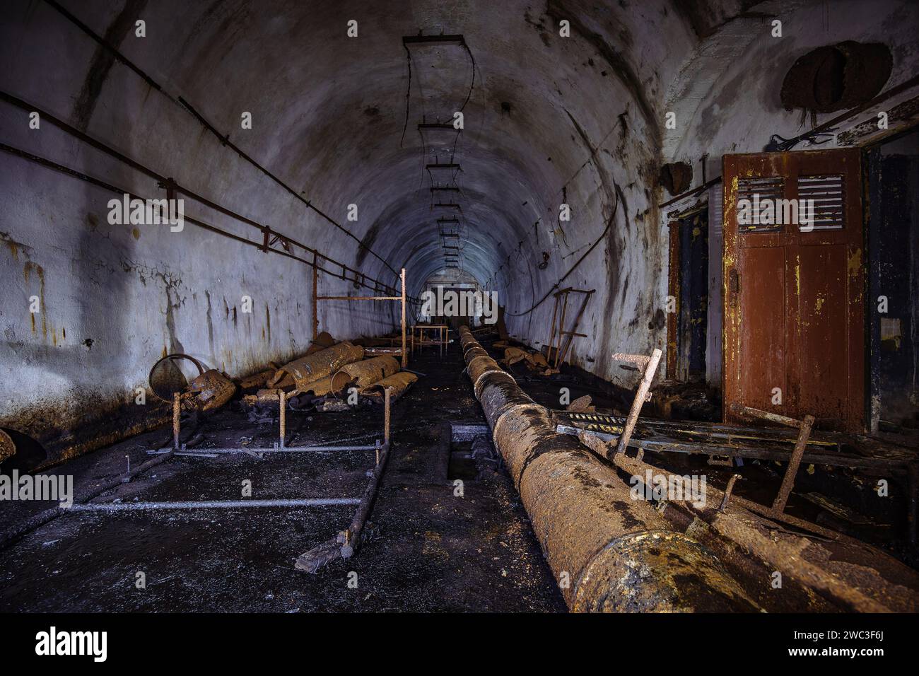 Dark tunnel at old underground bunker Stock Photo - Alamy