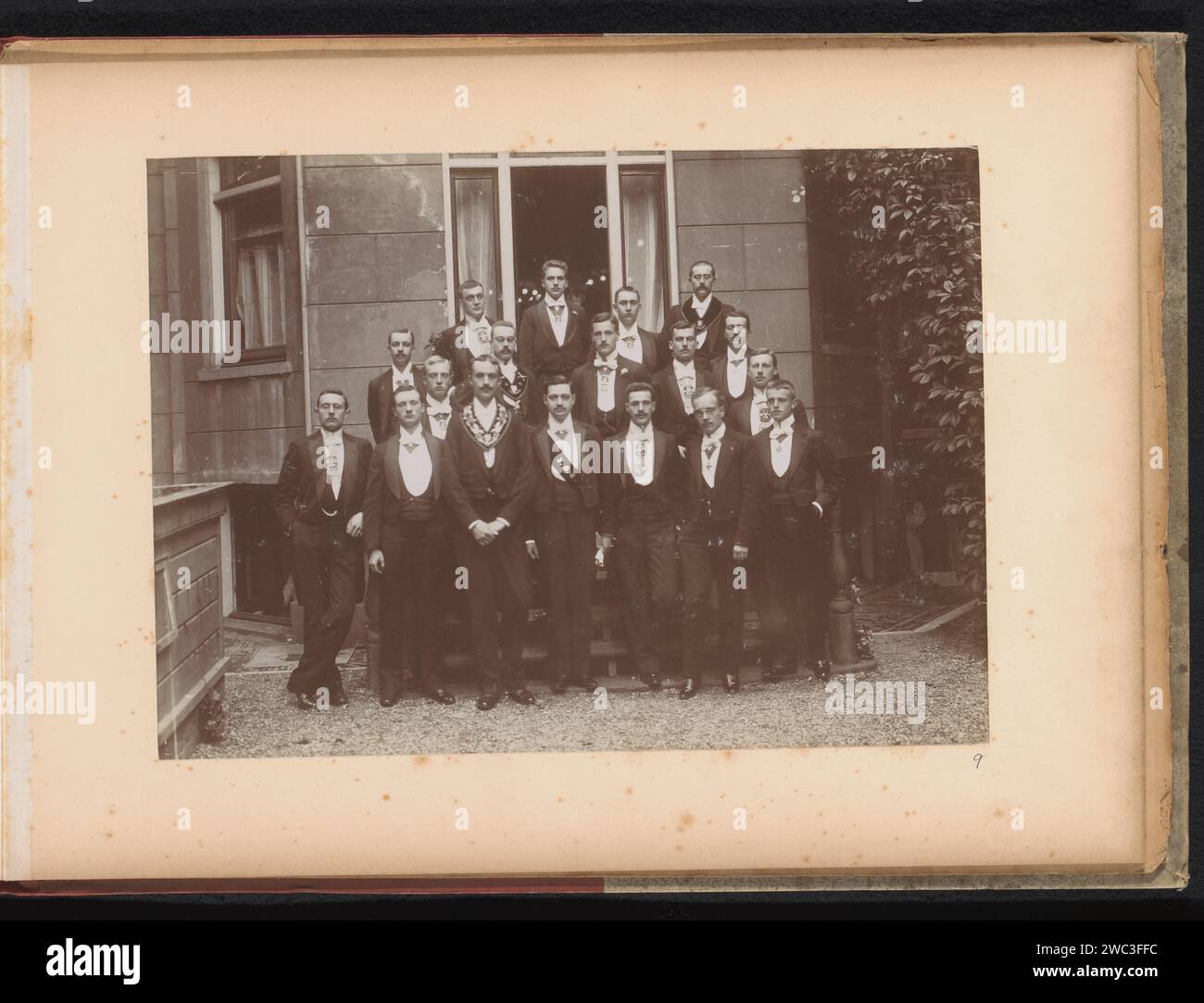Group portrait of members of the Amsterdamsch Studenten Corps, Nicolaas ...