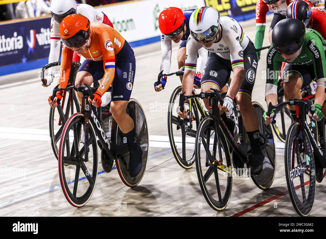 APELDOORN - Marit Raaijmakers in action in the final points race 25 km ...