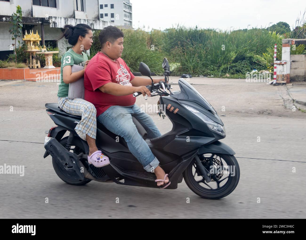 Fat man on motorcycle hi-res stock photography and images - Alamy