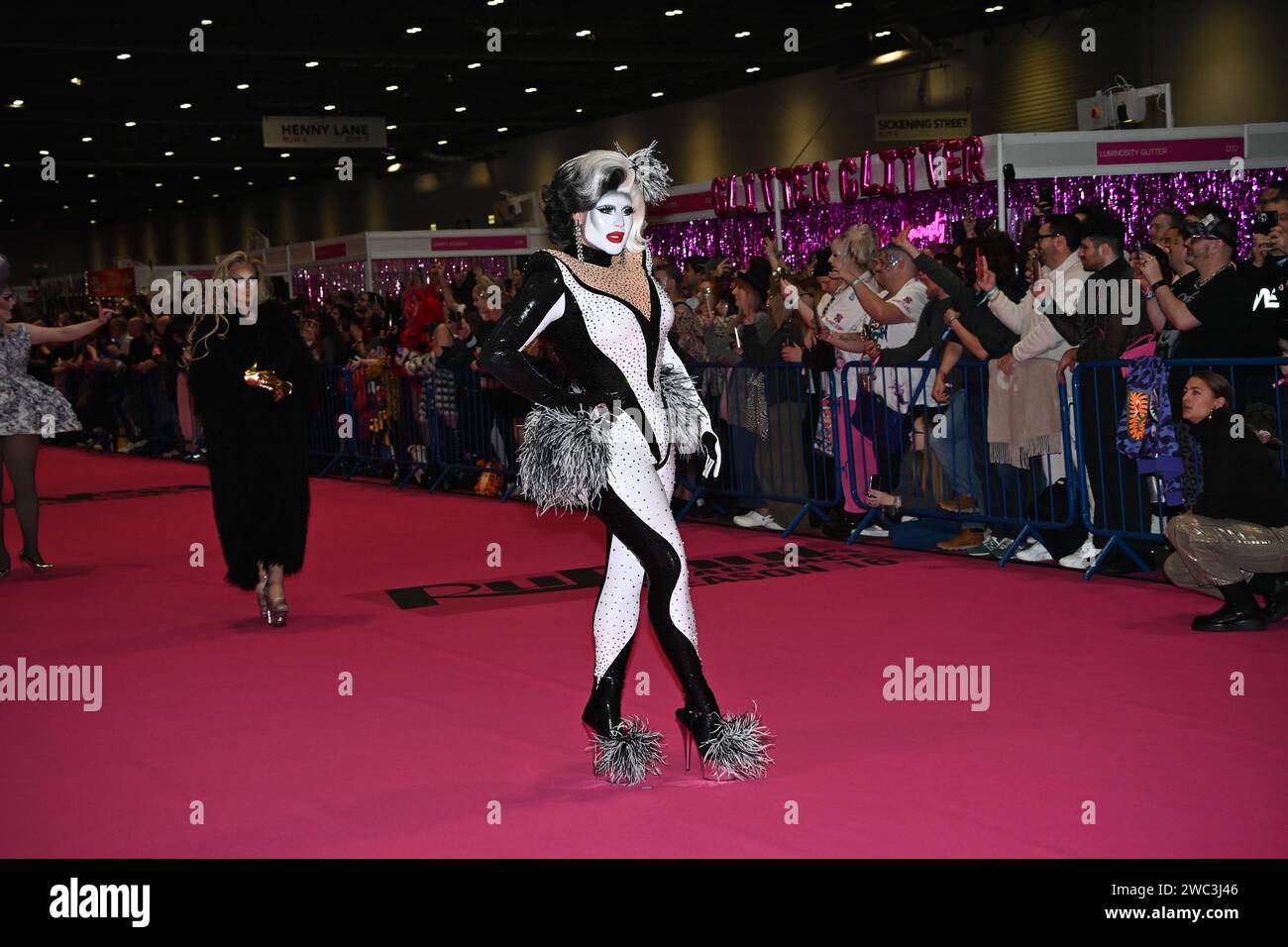 LONDON, ENGLAND - JANUARY 13: Drag Artists on 'Queens Walk' at the ...