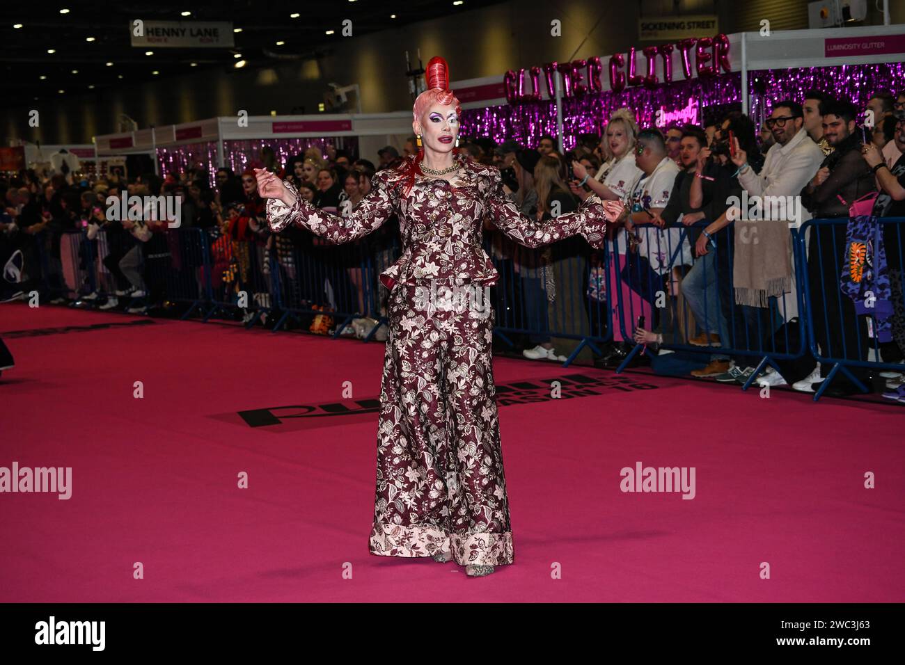 LONDON, ENGLAND - JANUARY 13: Drag Artists on 'Queens Walk' at the ...