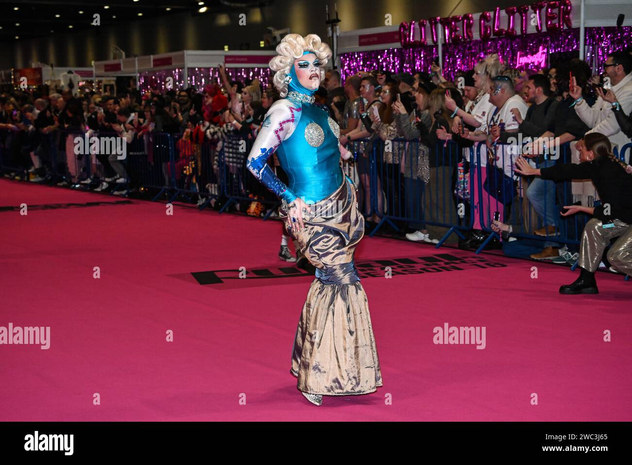 LONDON, ENGLAND - JANUARY 13: Drag Artists on 'Queens Walk' at the ...