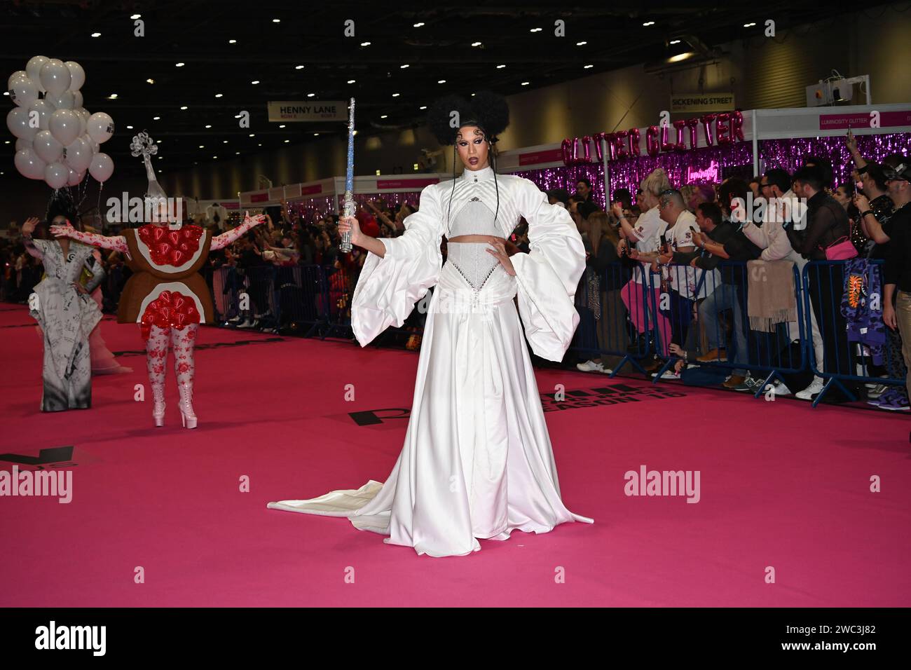 LONDON, ENGLAND - JANUARY 13: Drag Artists on 'Queens Walk' at the ...