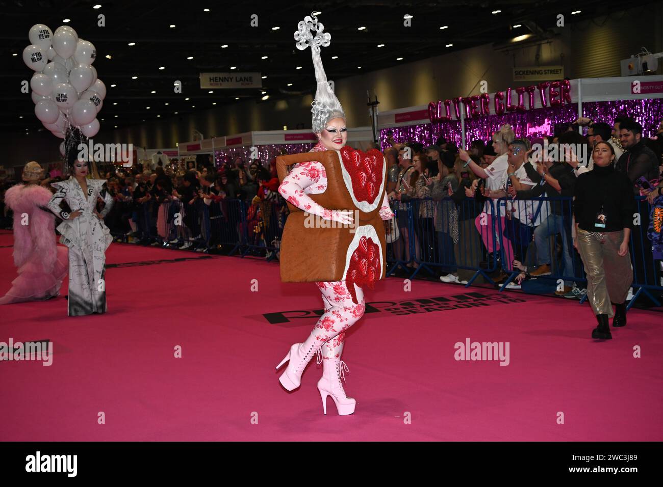 LONDON, ENGLAND - JANUARY 13: Drag Artists on 'Queens Walk' at the ...