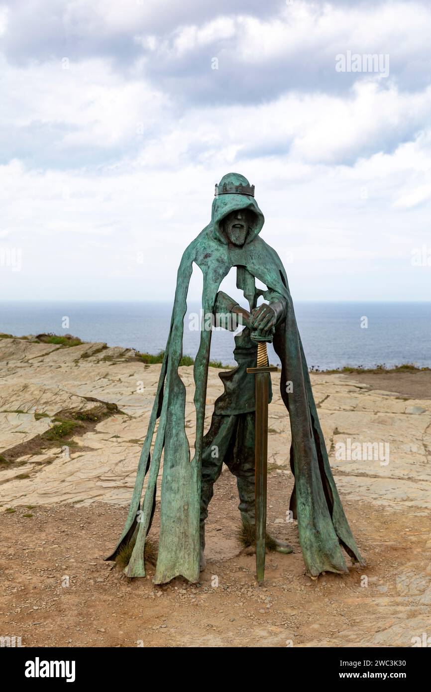 Gallos 8 foot tall ghostly man structure sculpture at Tintagel Castle ...