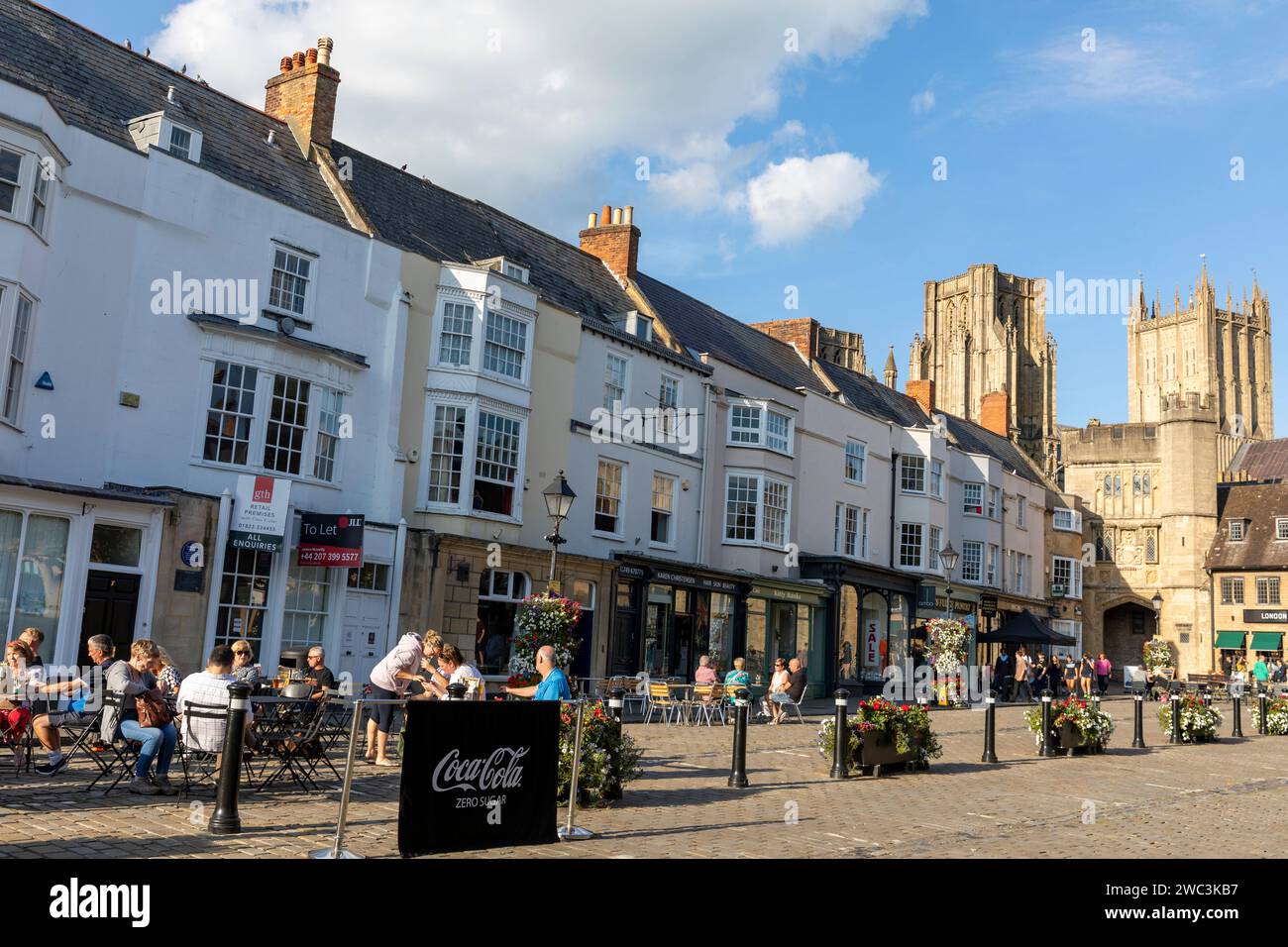 Wells Somerset city centre and Market Place hot autumn day people ...