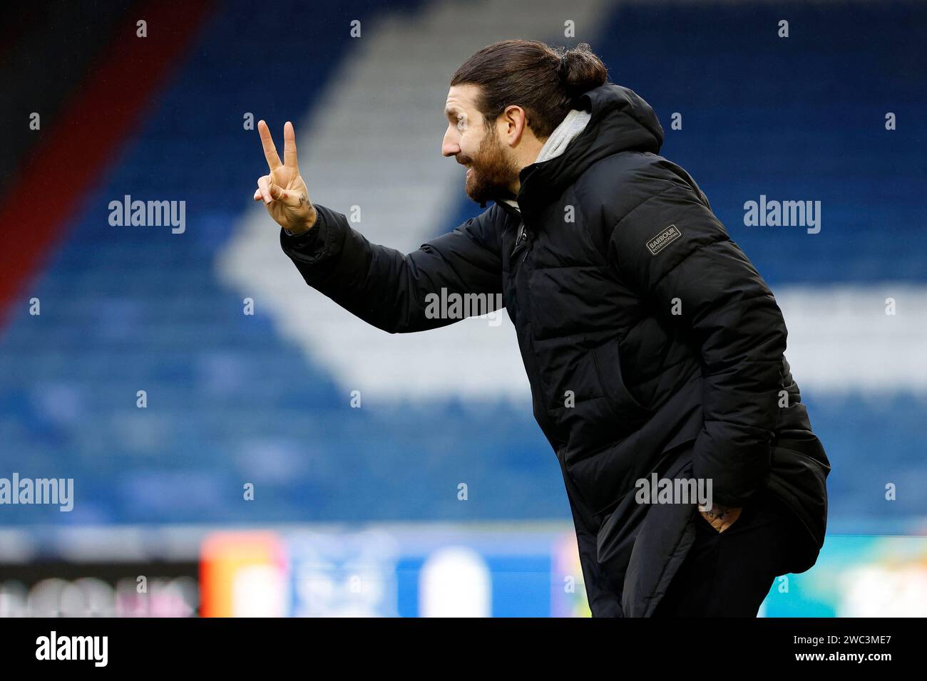 Lee Allinson (is the Manager) of Hendon FC during the The Isuzu FA ...
