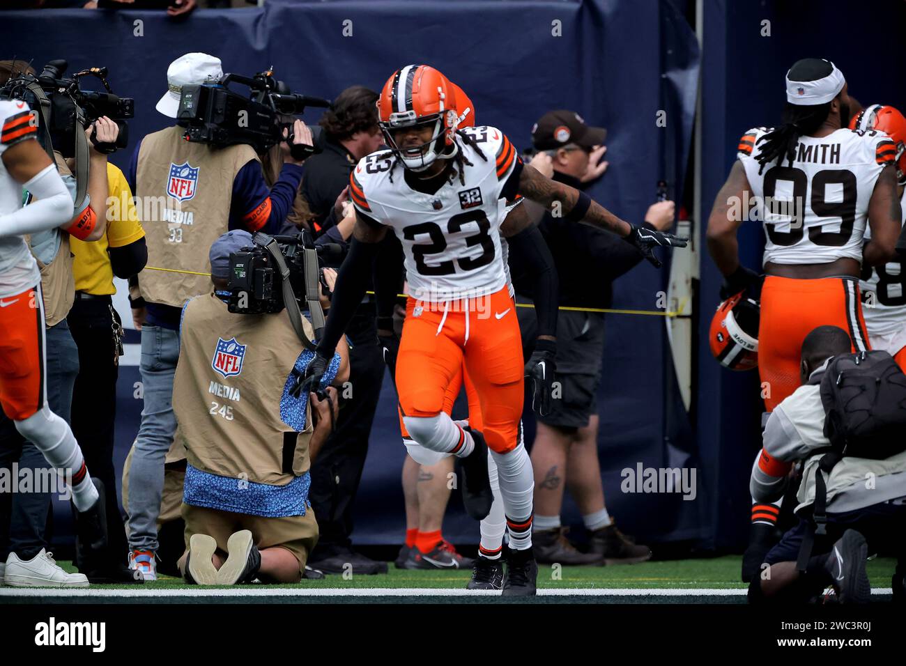 Houston, Texas, USA. 13th Jan, 2024. Cleveland Browns cornerback Martin ...