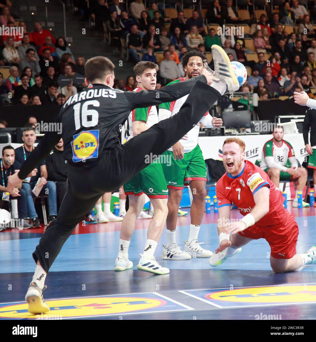 von links vorn goalkeeper Diogo REMA MARQUEZ Portugal, Tomas PIROCH CZ ...