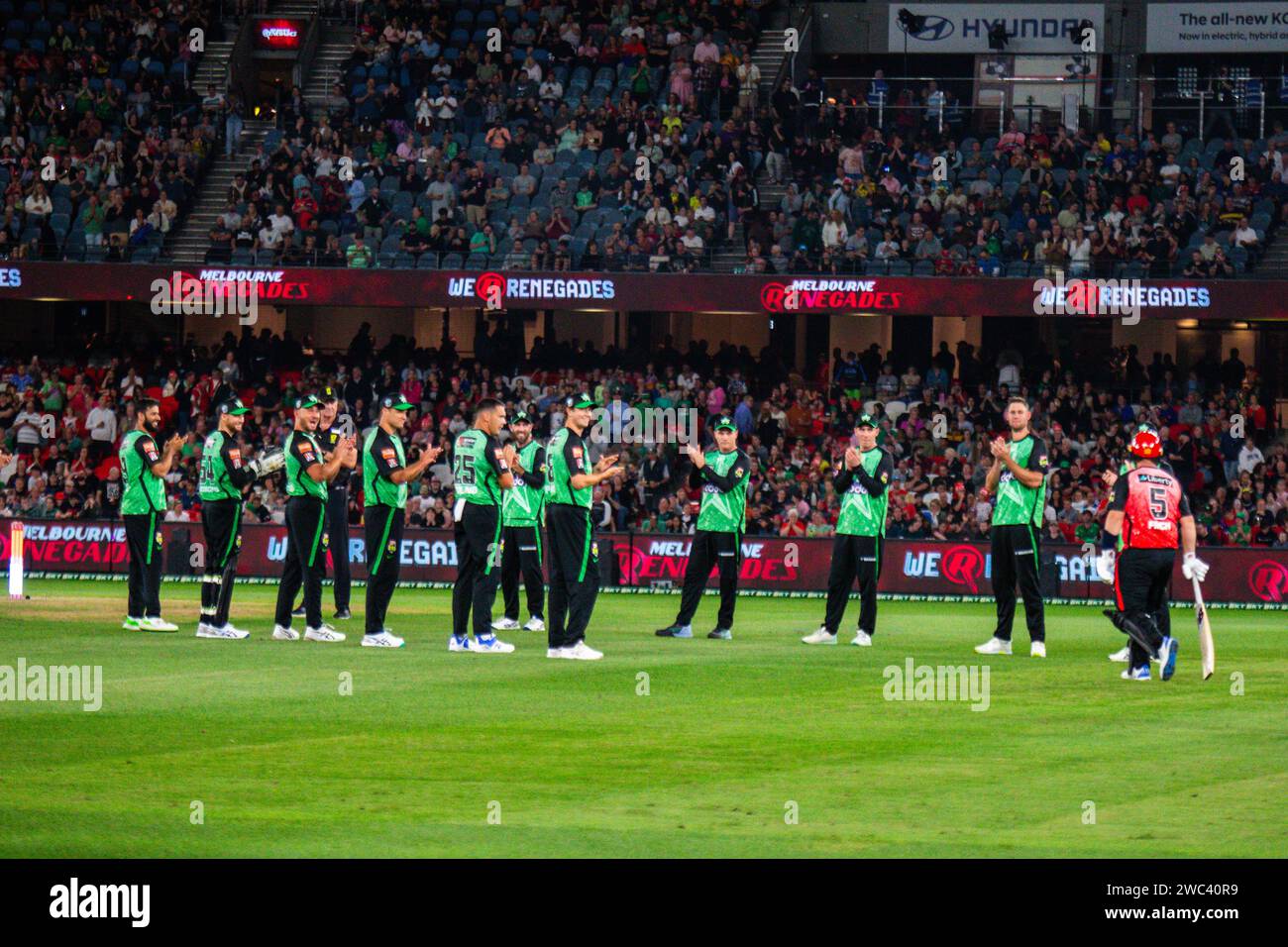 Melbourne, Australia, 13 January, 2024. Melbourne Stars players giving standing ovation while ...