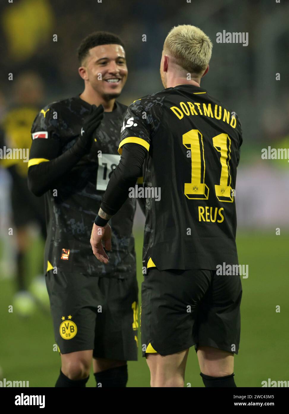 Jadon Sancho jubelt nach seiner Vorlage für Marco. Reus. (vo) zum 2:0 fotografiert beim Fußball ...