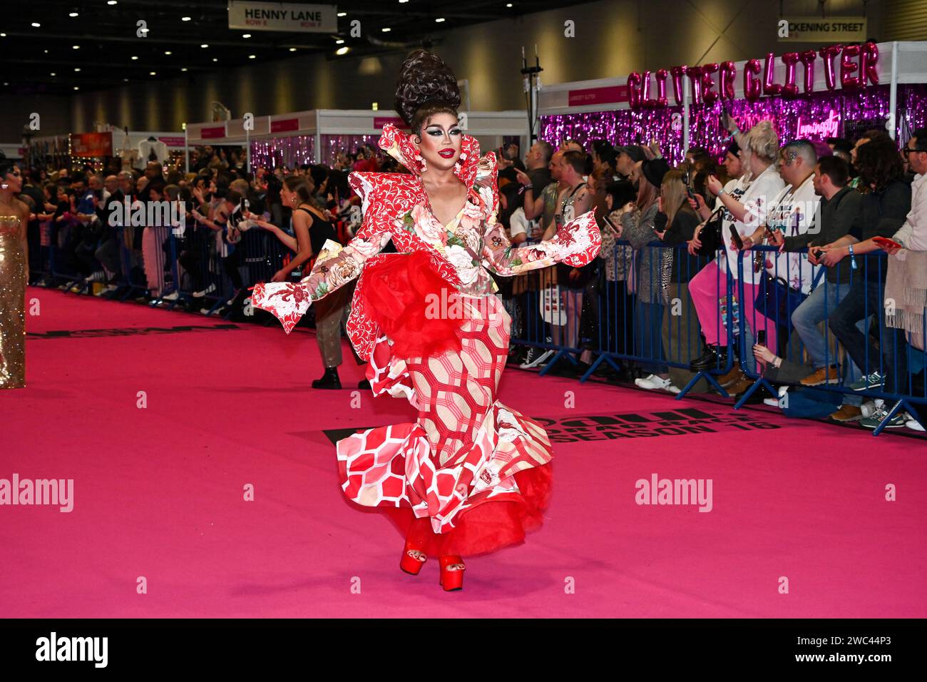 LONDON, ENGLAND - JANUARY 13: Drag Artists on 'Queens Walk' at the ...