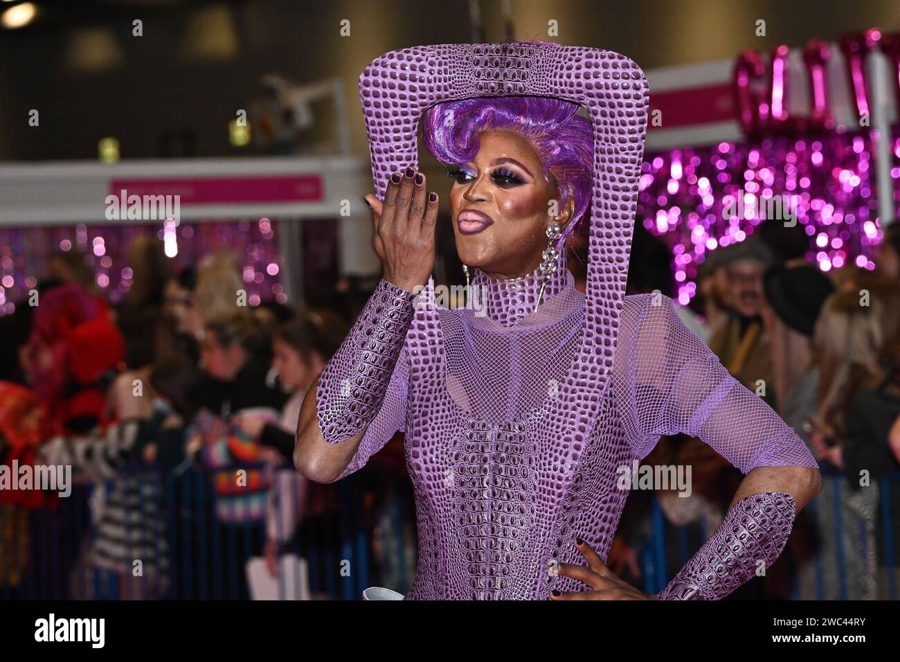 LONDON, ENGLAND - JANUARY 13: Drag Artists on 'Queens Walk' at the ...