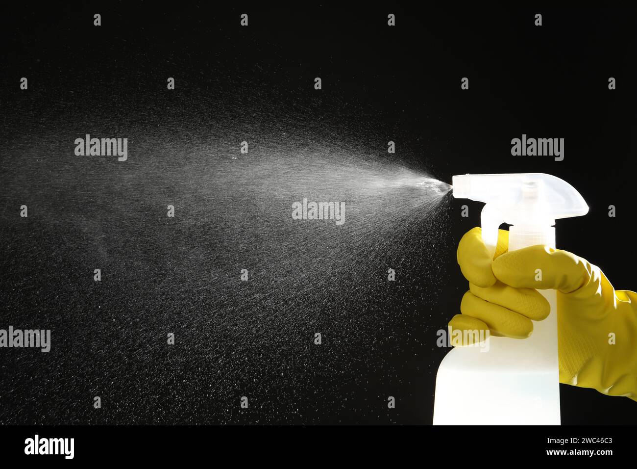 Spray from bottle cleaner hi-res stock photography and images - Alamy