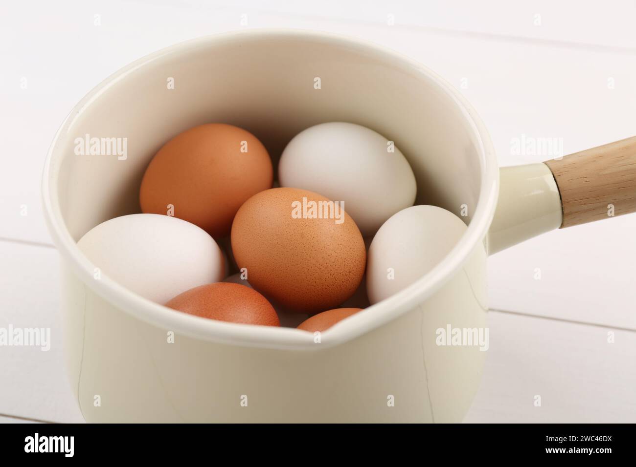 Unpeeled eggs hi-res stock photography and images - Alamy