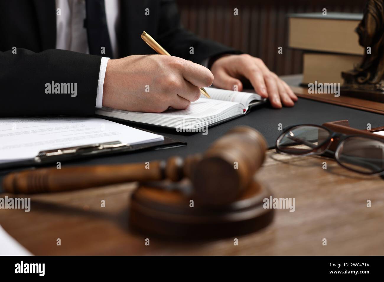 Lawyer notes hi-res stock photography and images - Alamy