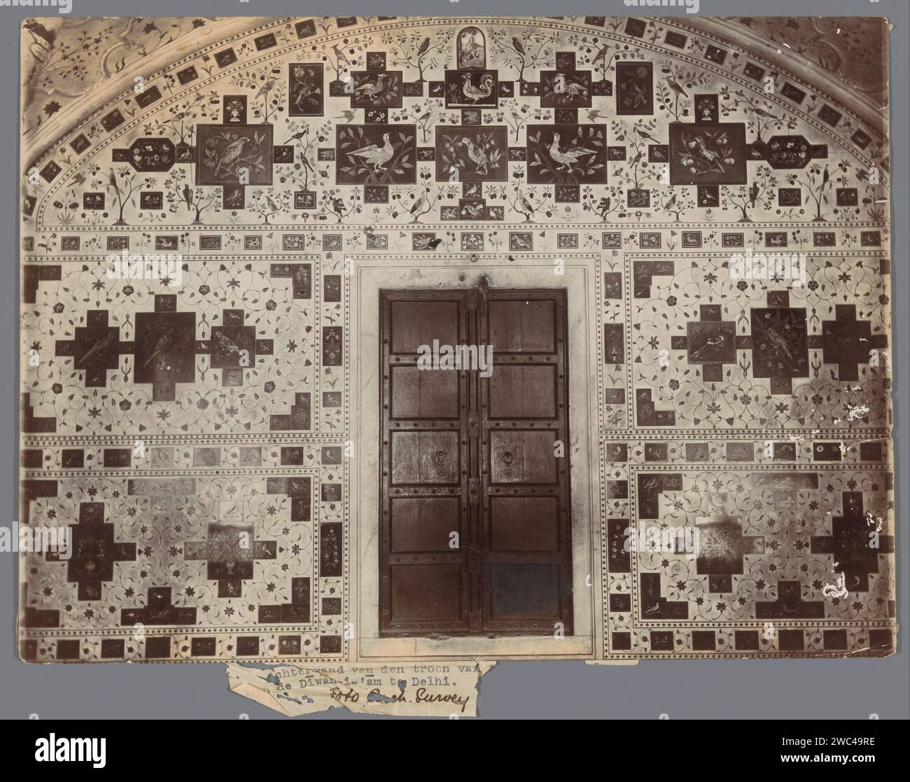 Red fort delhi and mughal throne hi-res stock photography and images ...