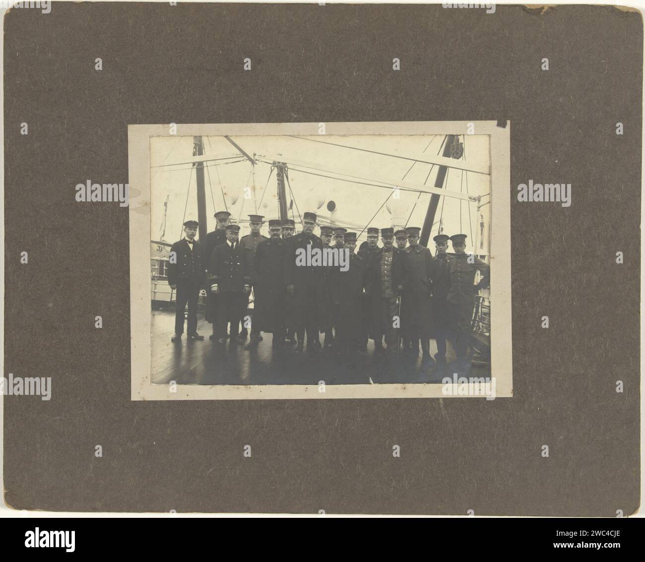 Group portrait of unknown crew on the deck of a ship, Anonymous, 1900 ...