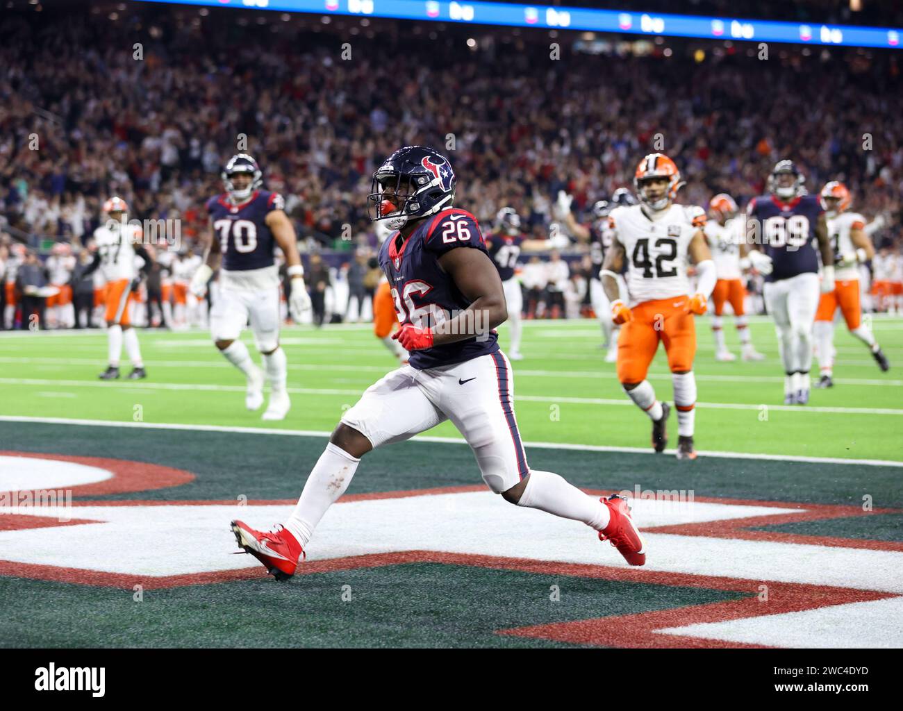 January 13, 2024: Texans running back Devin Singletary (26) scores on a ...