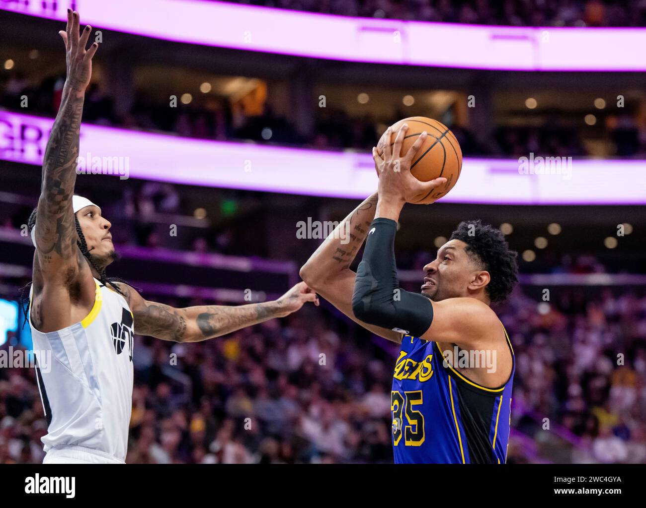 Los Angeles Lakers forward Christian Wood (35) goes to the hoop against ...
