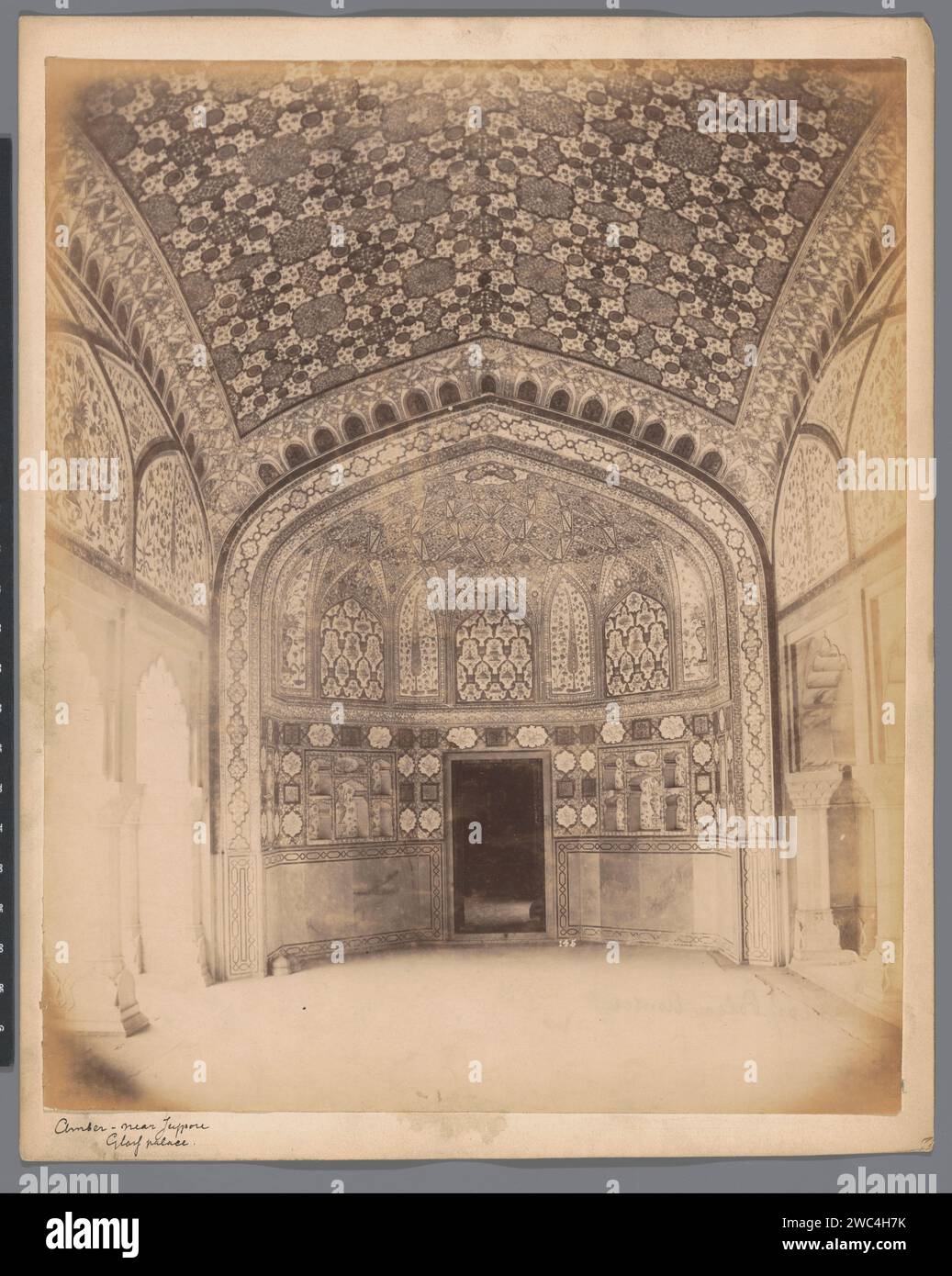 Interior of the Sheesh Mahal in Amer Fort near Jaipur, Rajasthan, India ...