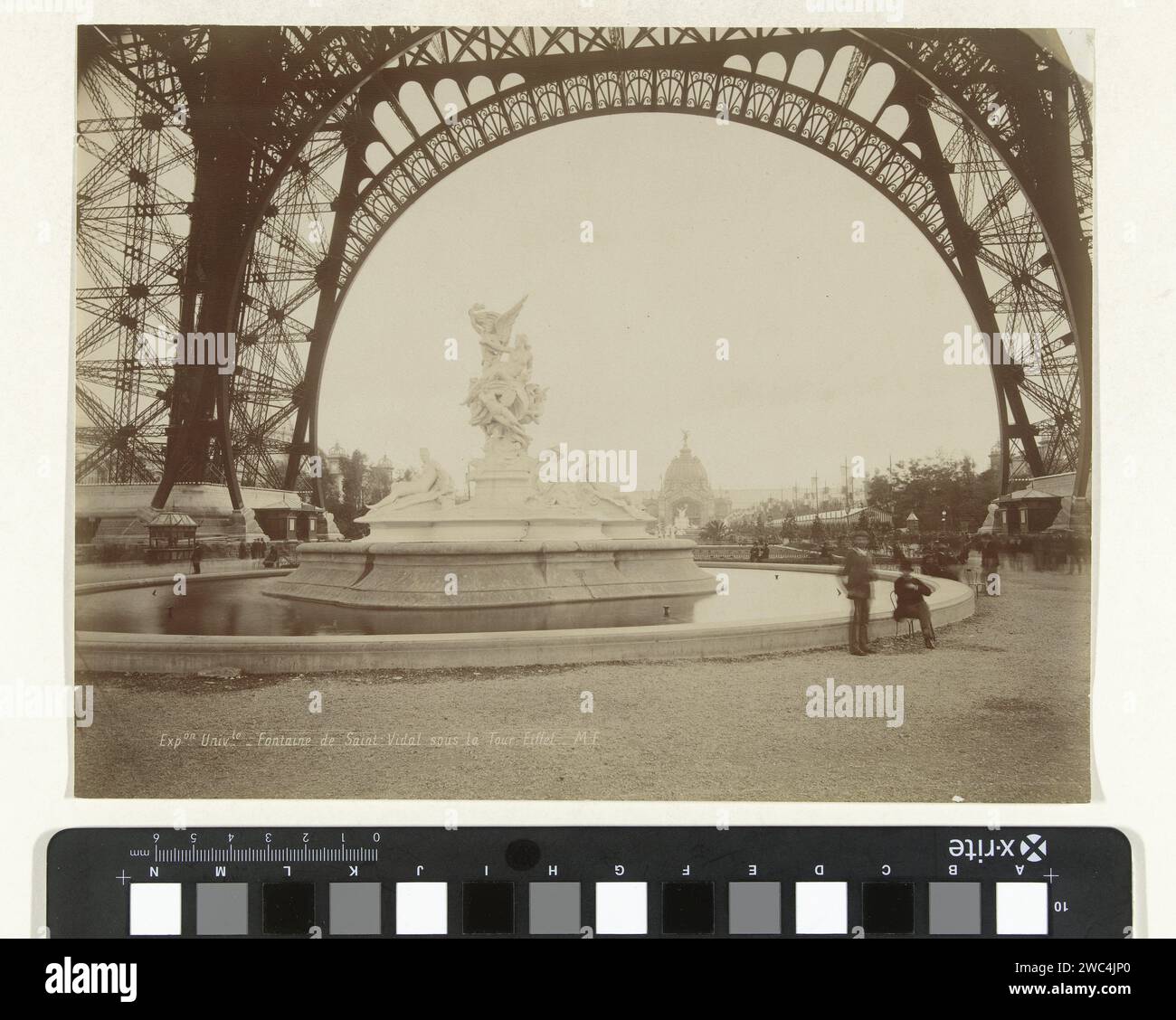 Fontaine de Saint Vidal under the Eiffel Tower during the World ...