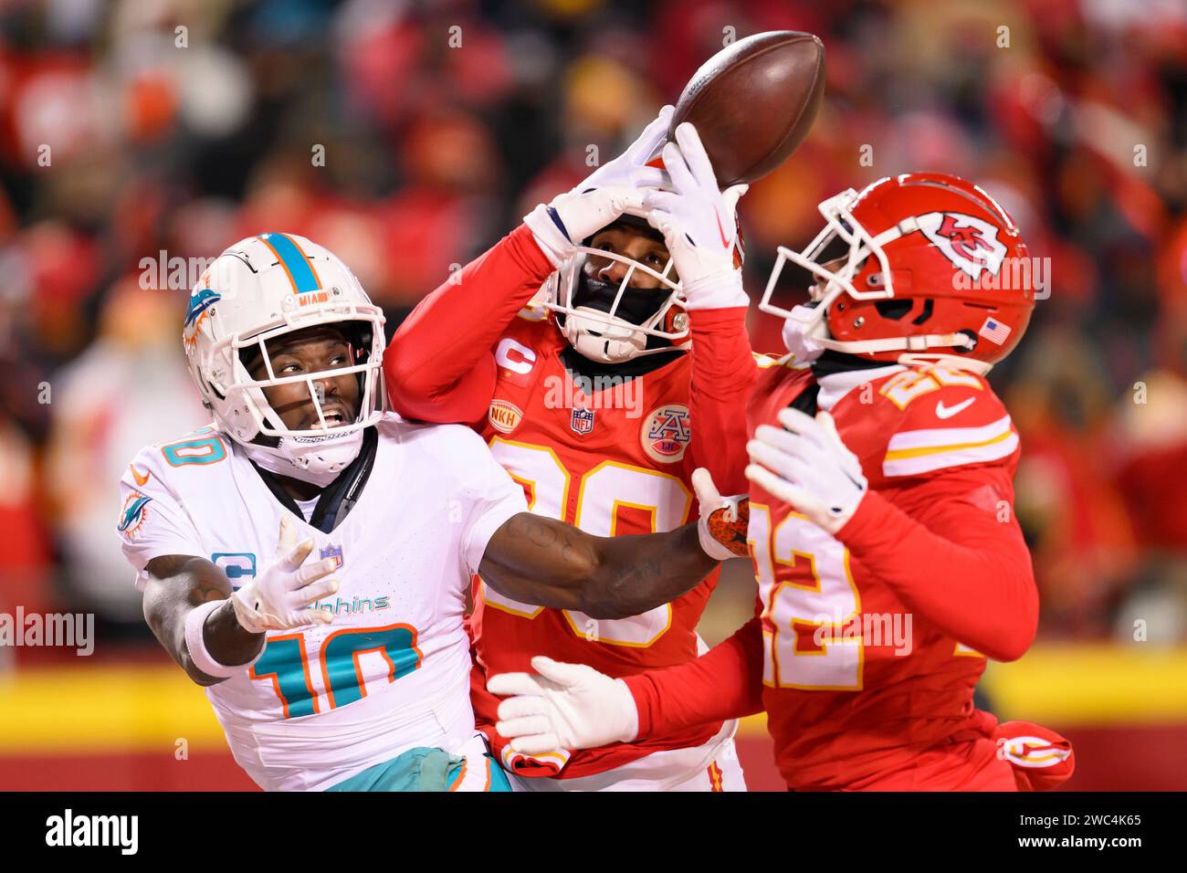 Kansas City Chiefs cornerback L'Jarius Sneed, center, breaks up a pass ...