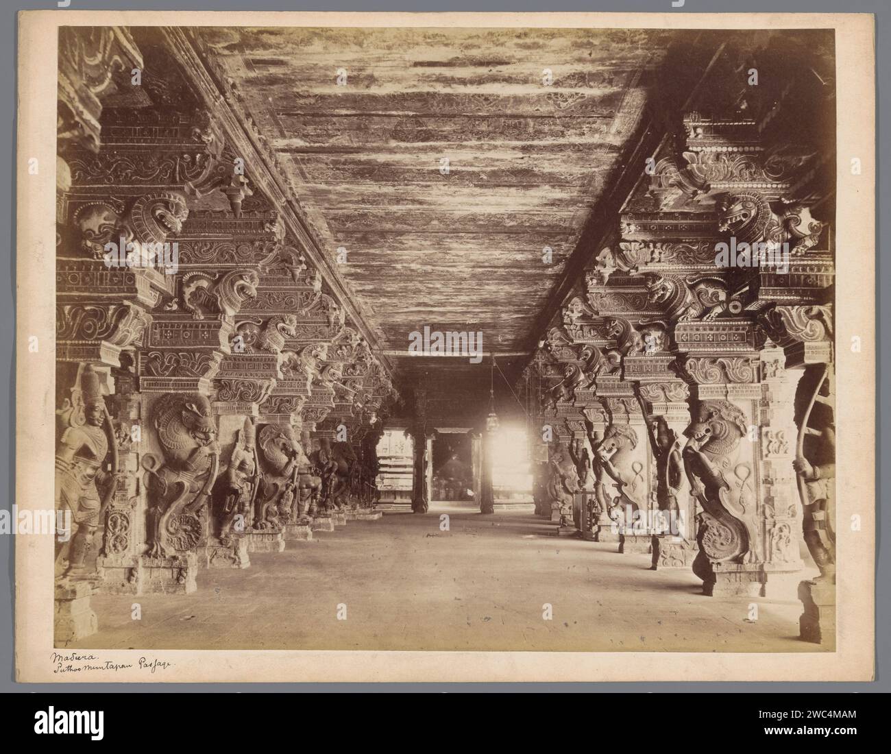 Hall of thousand pillars in the Meenakshi temple at Madurai, Tamil Nadu ...