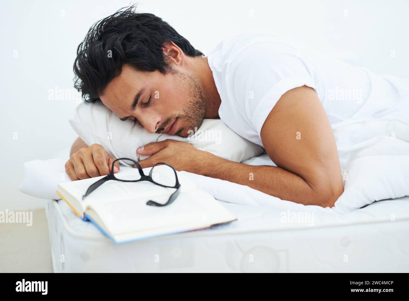 Guy bed sleep sleeping reading hi-res stock photography and images - Alamy