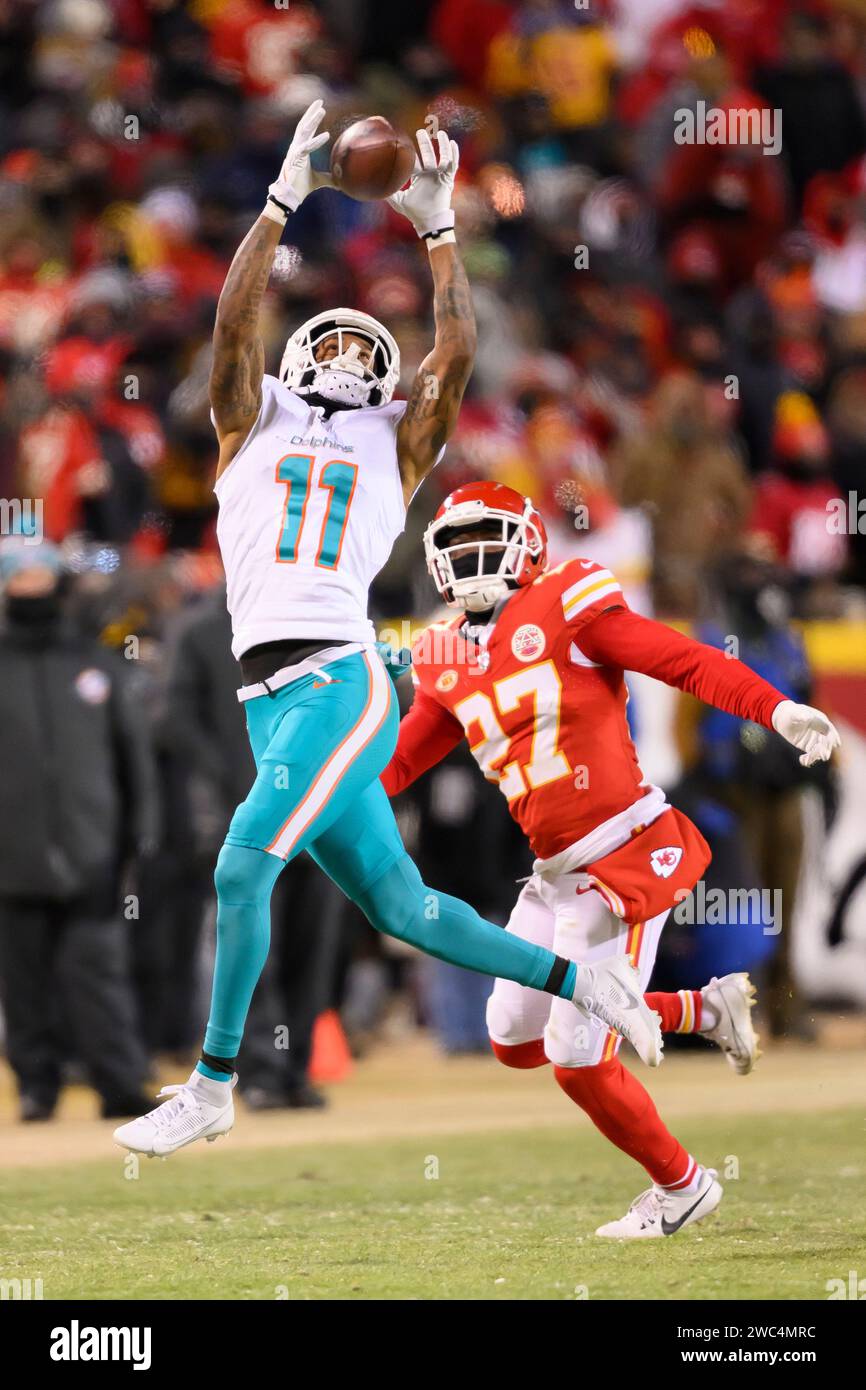 Miami Dolphins wide receiver Cedrick Wilson Jr. (11) makes a catch for ...