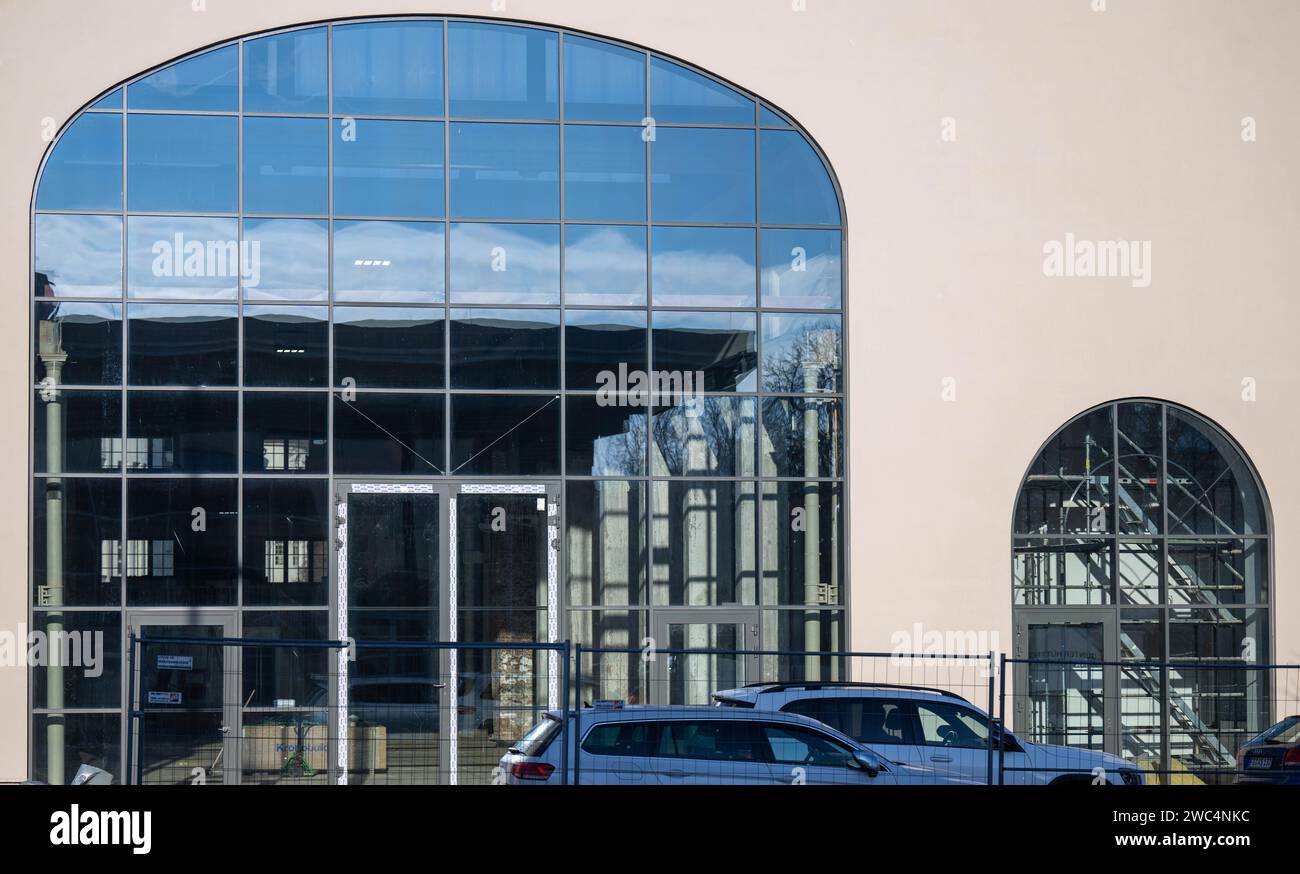 PRODUCTION - 11 January 2024, Saxony, Chemnitz: Large windows provide a ...