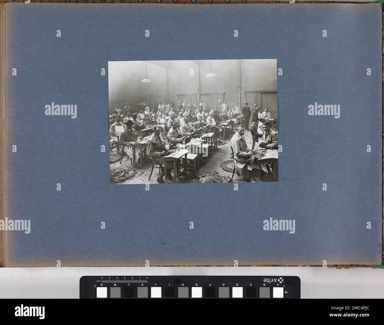 Cigar factory 1900 hi-res stock photography and images - Alamy