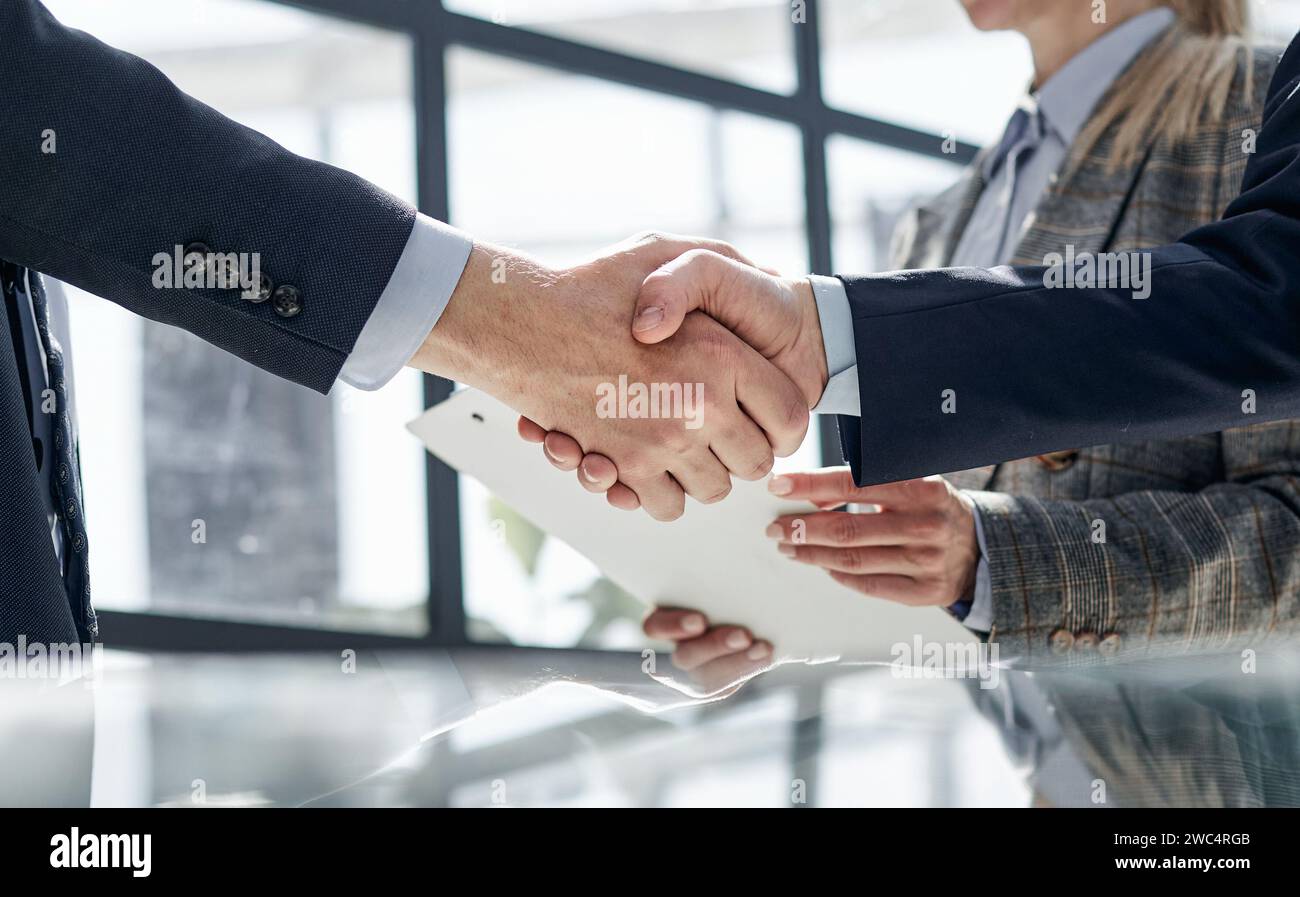 Two business people shaking hands in front of their colleagues Stock ...